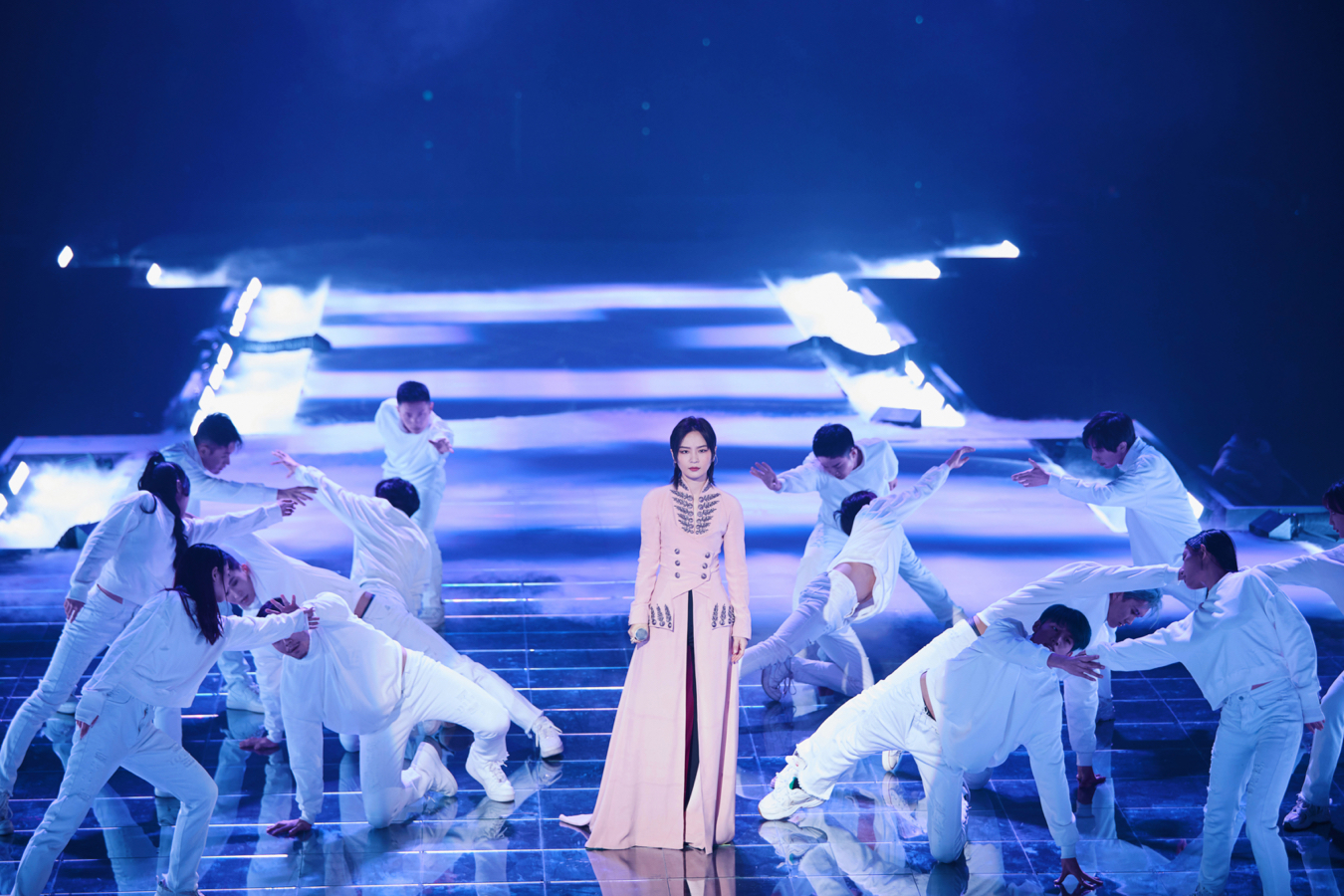 BiBi Zhou 周笔畅 in Julien Fournié at the Annual Honor of Kings